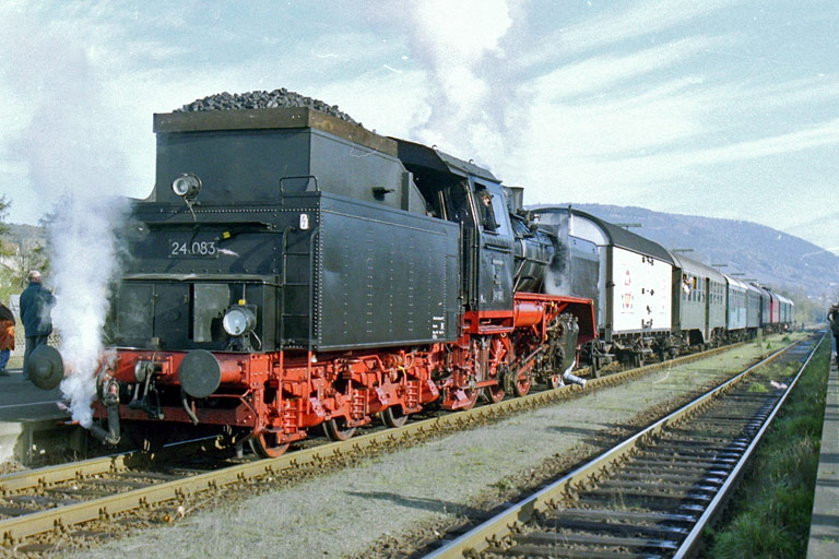 24 083