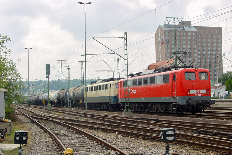 150 092 und Lok der Baureihe 150 in Stuttgart-Vaihingen